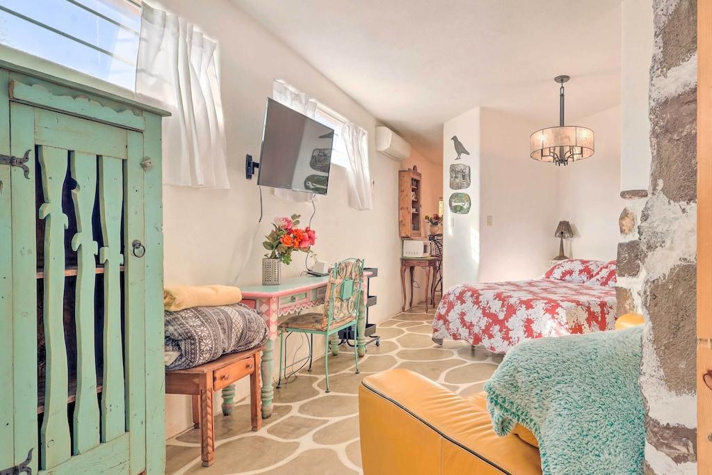 Quirky Santa Cruz Studio in Historic Downtown Pet Policy