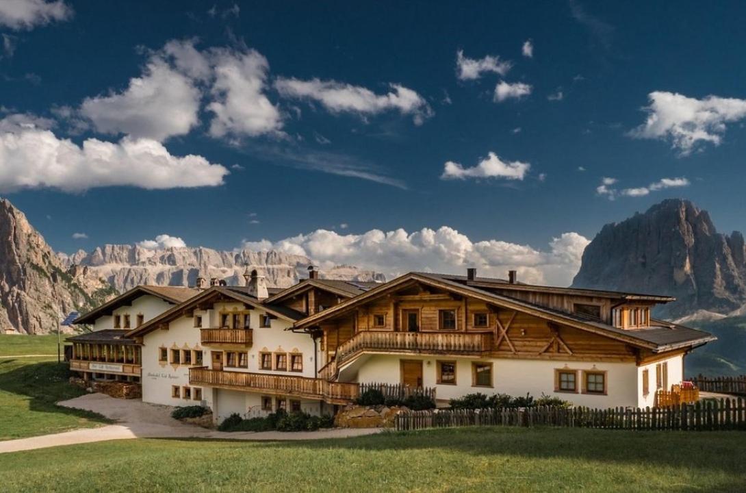 Almhotel Col Raiser Pet Policy