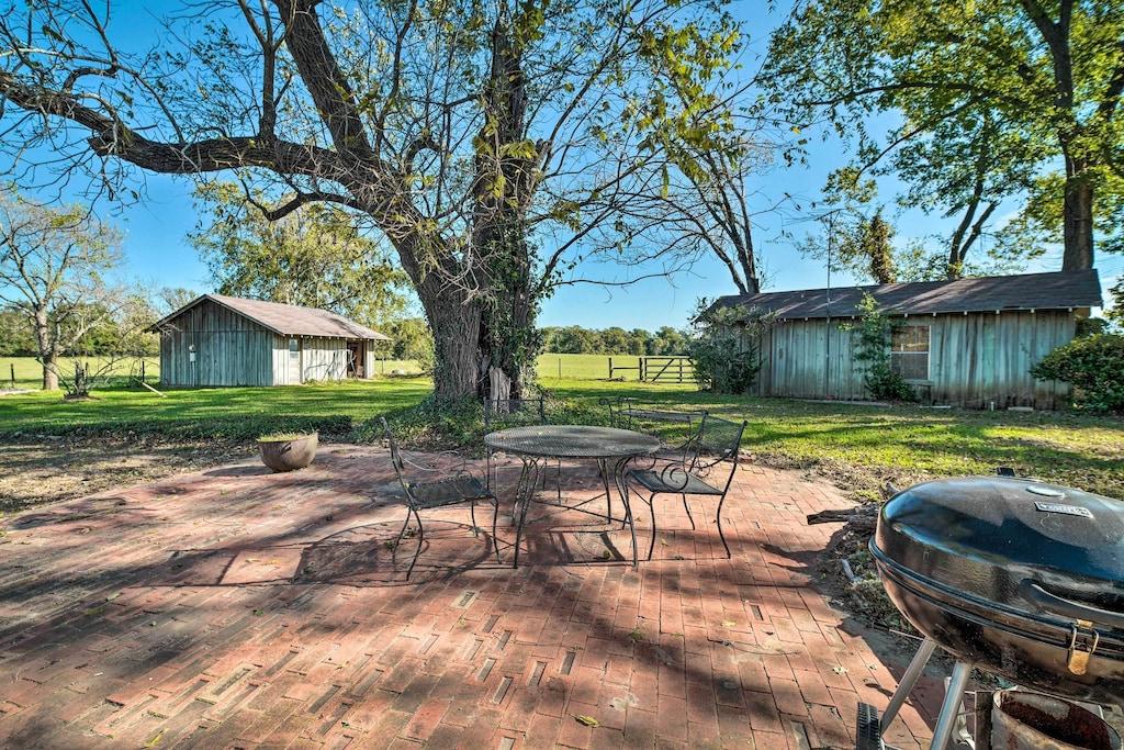 3BR Navasota Ranch House with Arcade Pet Policy