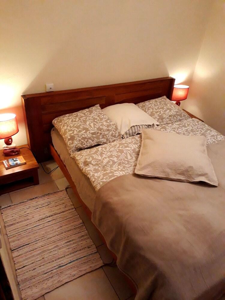 Villa Iris Pet Policy