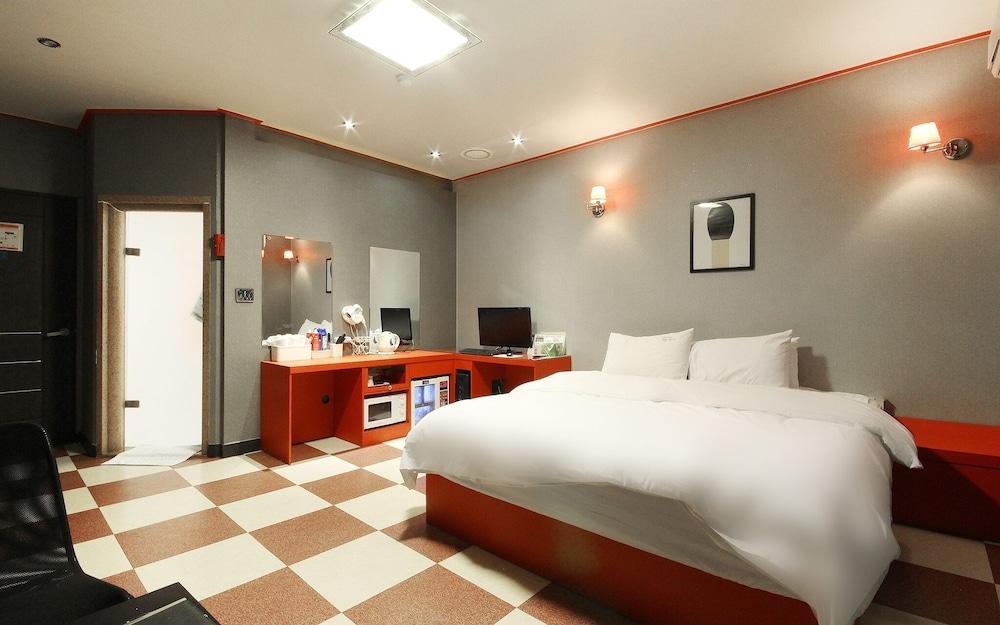 Busan Mandeok Winter Sonata Pet Policy