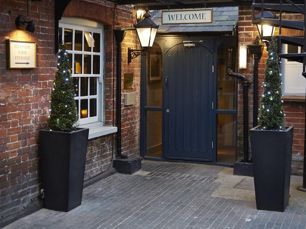 Bull Hotel Halstead by Greene King Inns Pet Policy