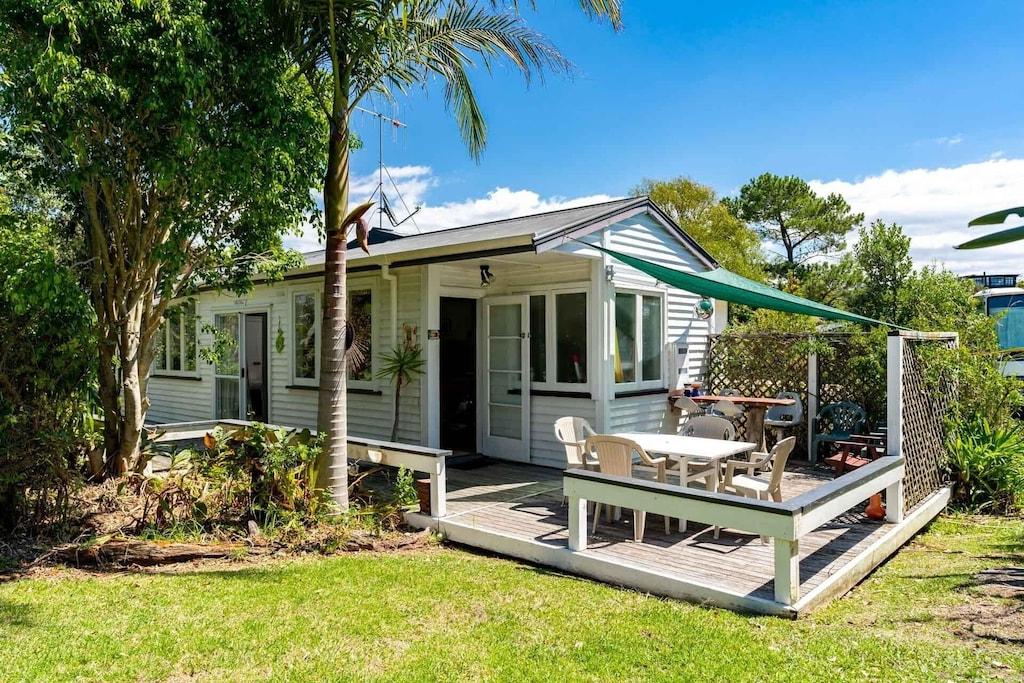 Chris' Place Pet Policy