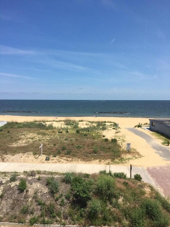 Immaculate Ocean Front 3 Story Beauty Pet Policy