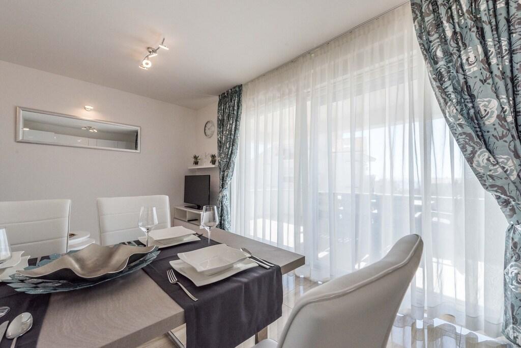 Villa Zora Pet Policy