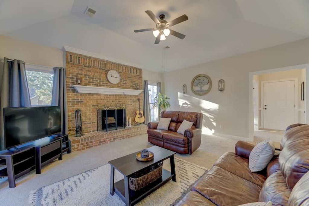 Lexington Layover House 3/2 Private Home Pet Policy