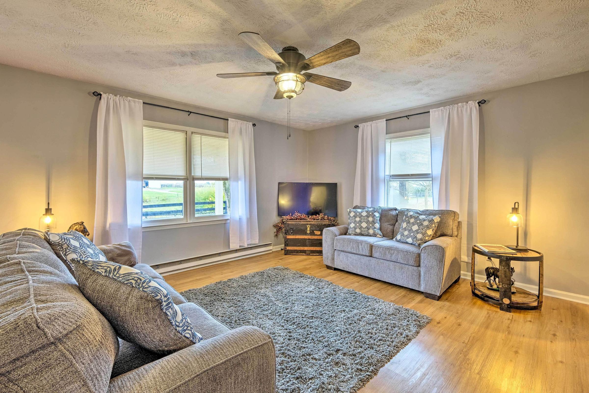 Charming 2BR Guest House on 10 Acres Pet Policy