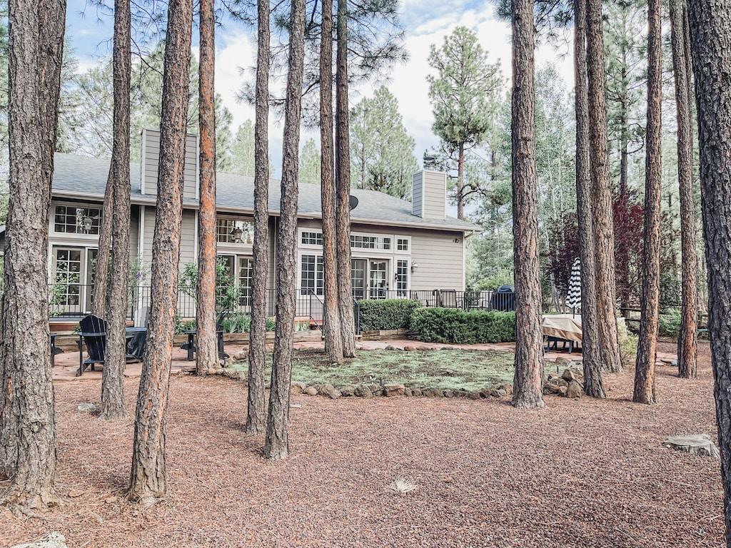 4-Bedroom Home in Pinetop Country Club Pet Policy