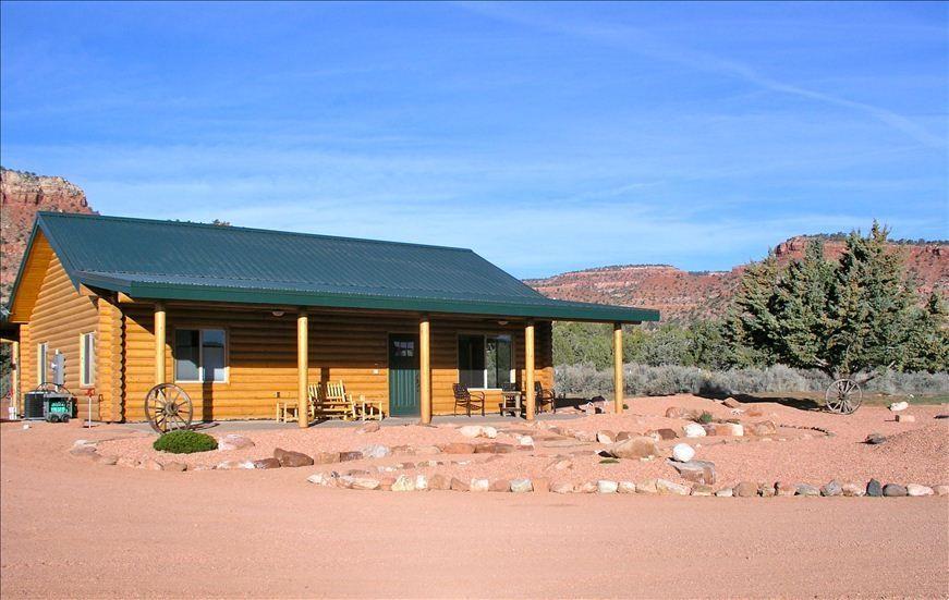 Goldena's Cabin in Kanab Pet Policy