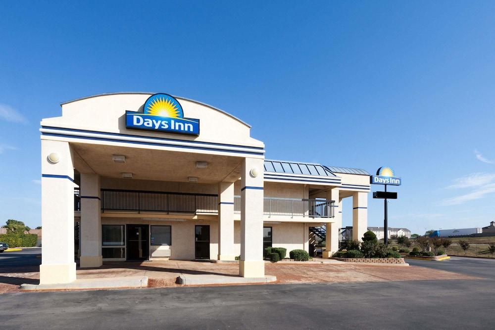 Days Inn by Wyndham Oklahoma City West Pet Policy