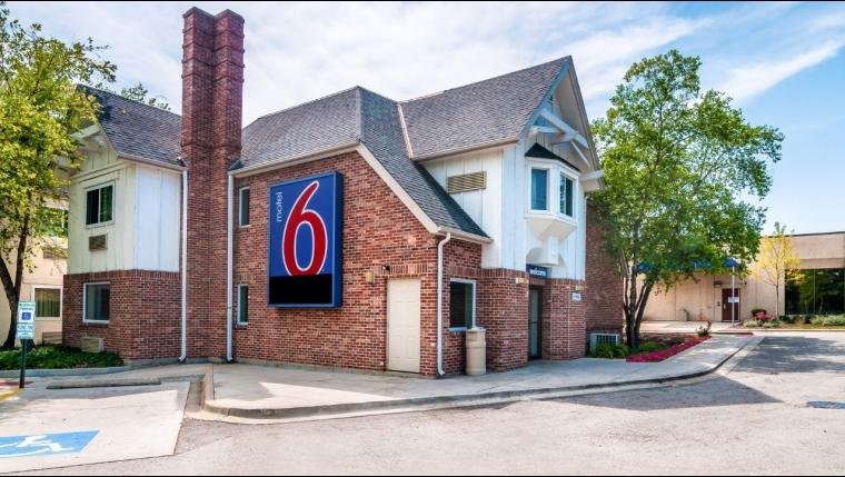 Motel 6 Arlington Heights Pet Policy