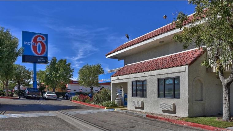 Motel 6 Kingman East Pet Policy