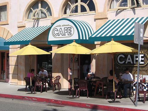 Side Street Cafe Is Pet Friendly