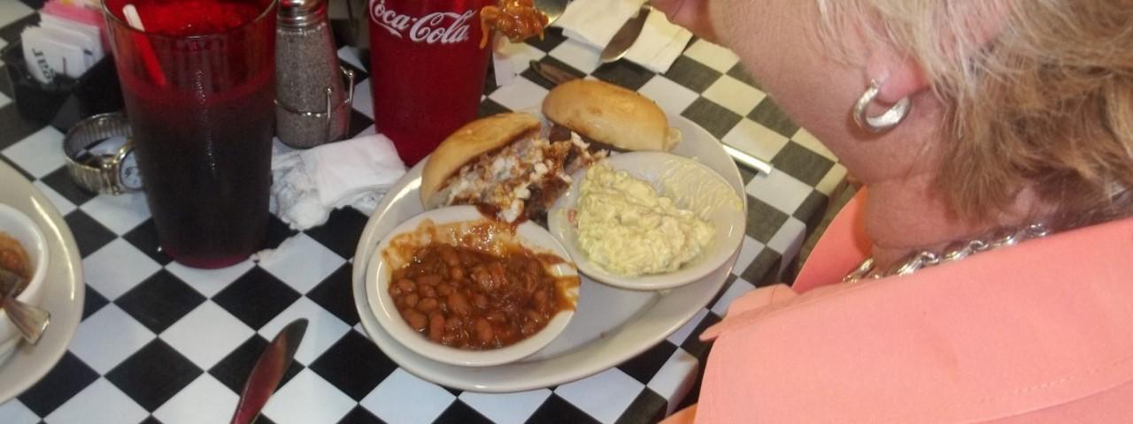 Nooga-Q Smokehouse & Grille Pet Policy